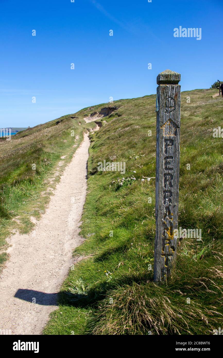 Cornwall coast path marker hi-res stock photography and images - Alamy