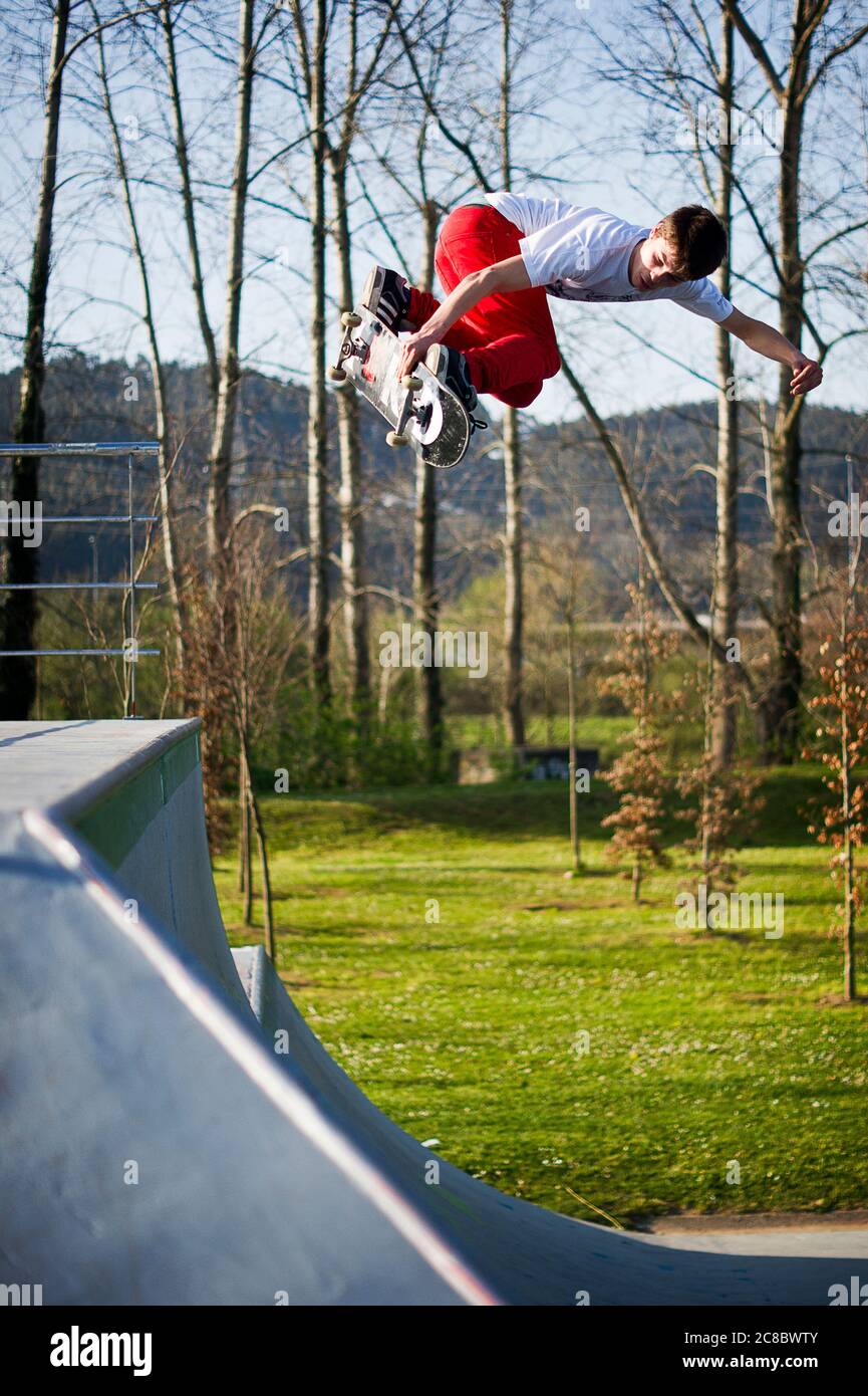 Skateboarder flying high in the skatepark Stock Photo - Alamy