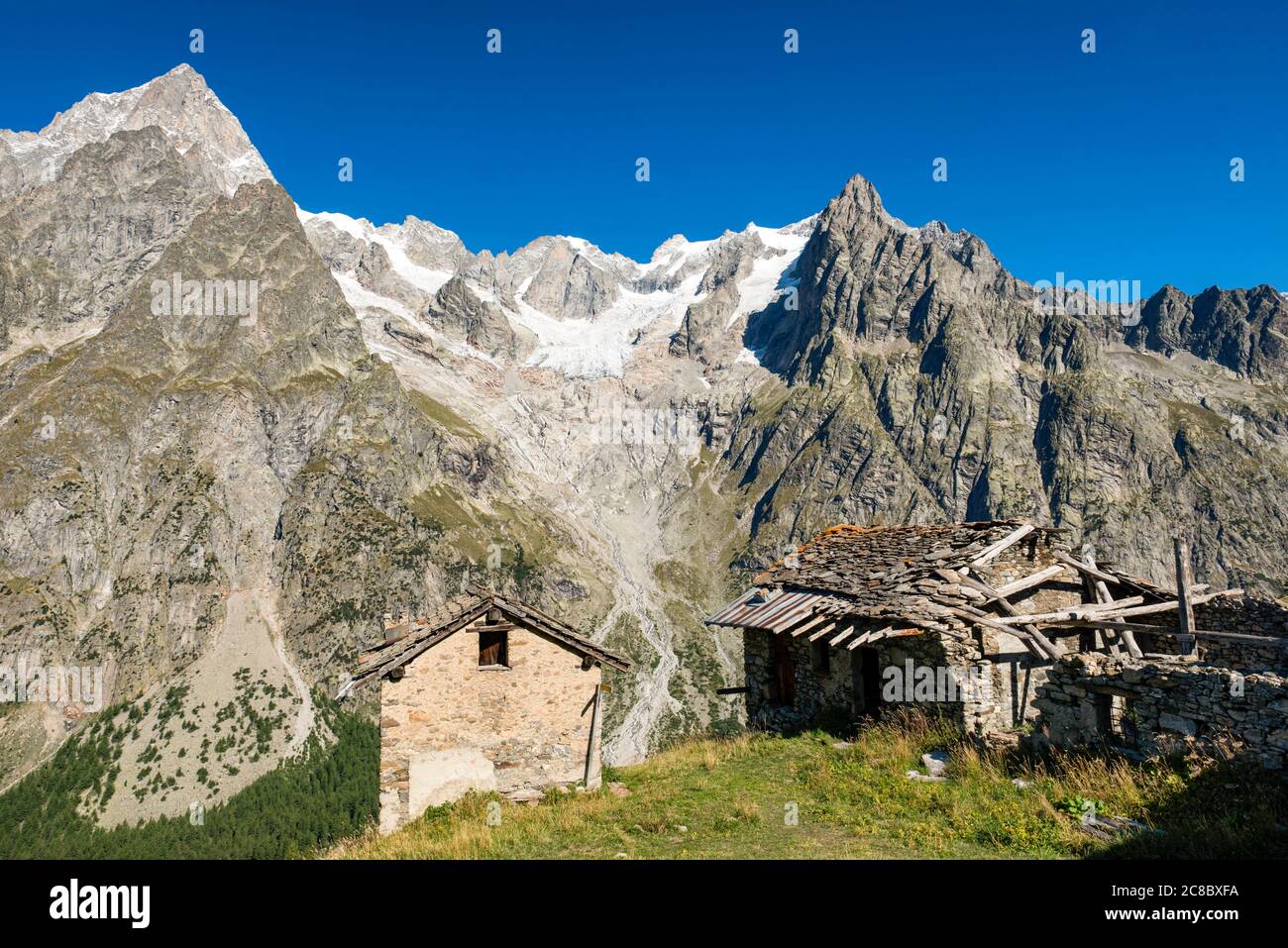 Mont Blanc - From the path that connects the Walter Bonatti refuge to ...
