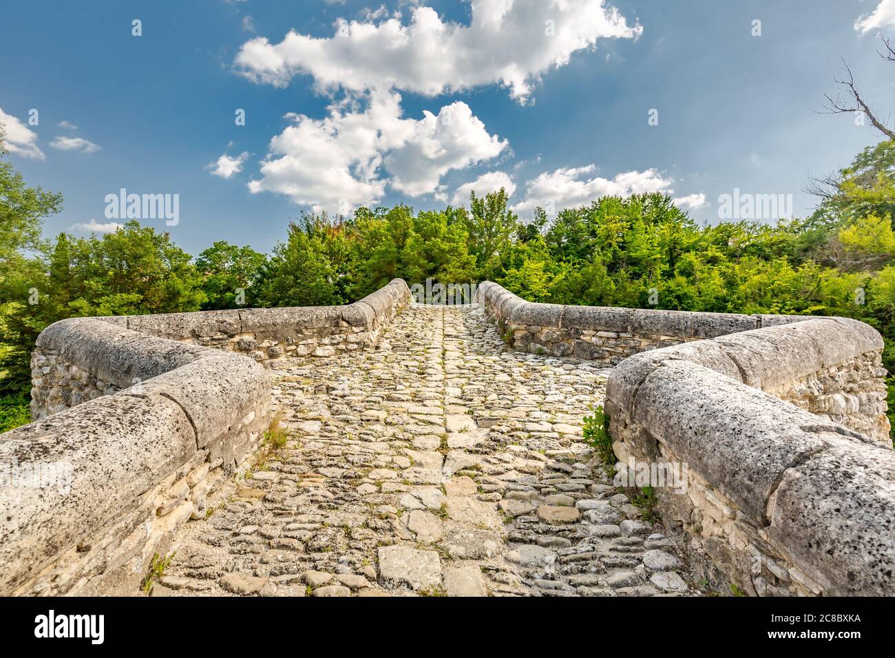 Building stone bridge hi-res stock photography and images - Alamy