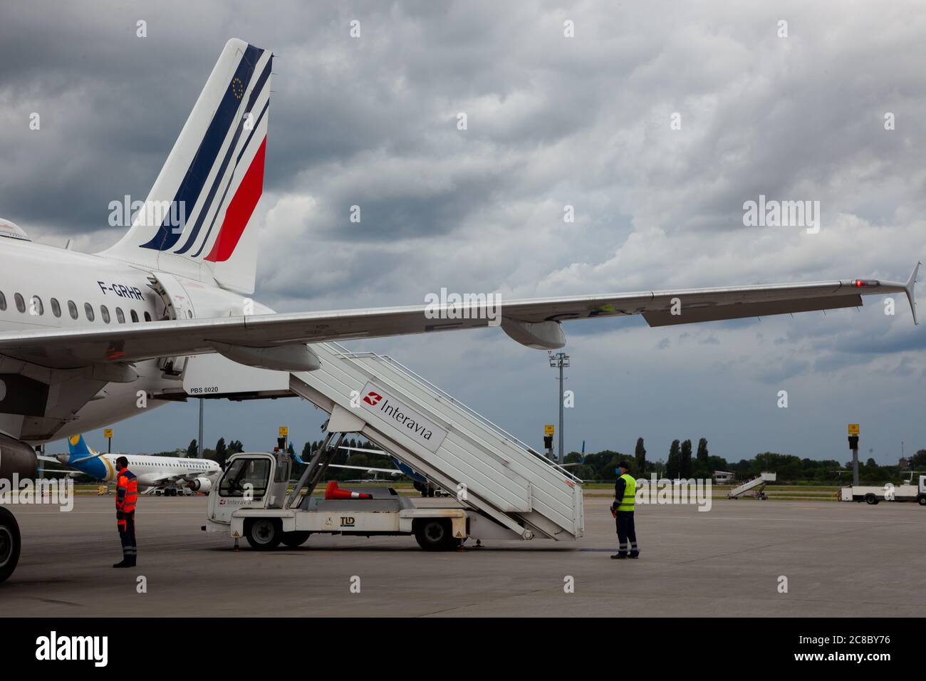 Airplane ladder hi-res stock photography and images - Alamy