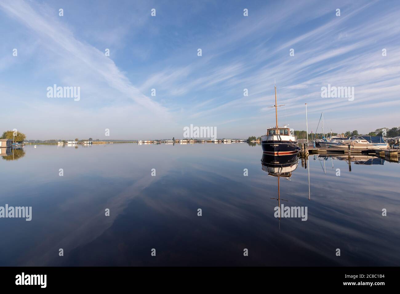 Scenic view of the Kaag lake next to Boterhuis polder in the Green ...