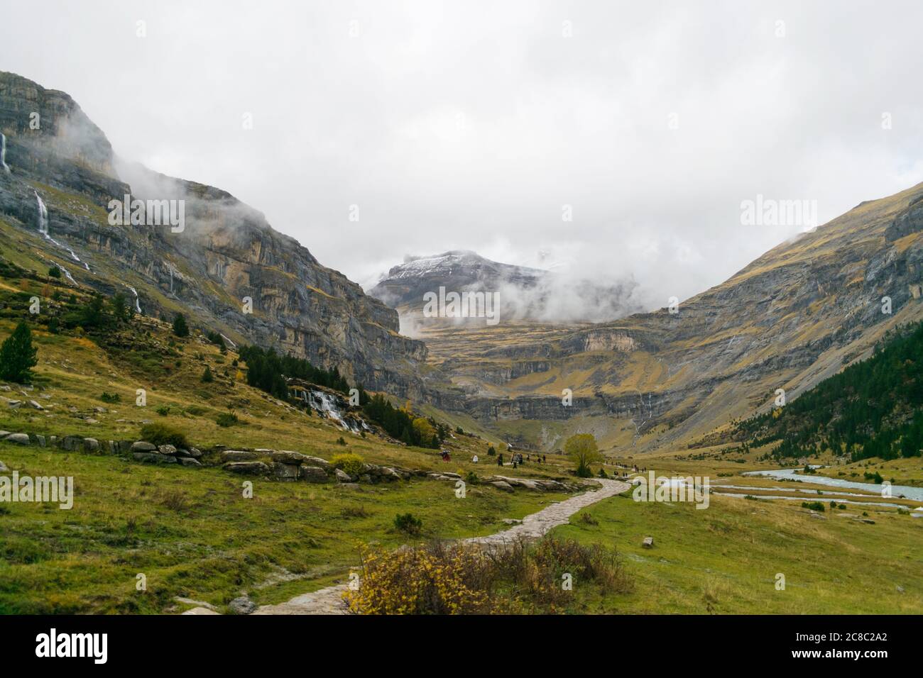 Beautiful scenery between mountains hi-res stock photography and images ...
