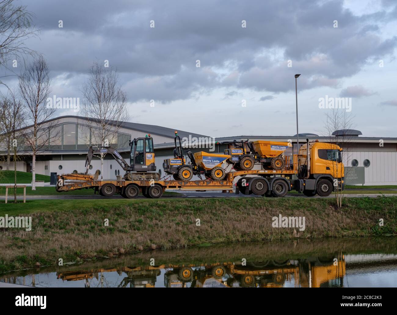 Truck hauling house hi-res stock photography and images - Alamy