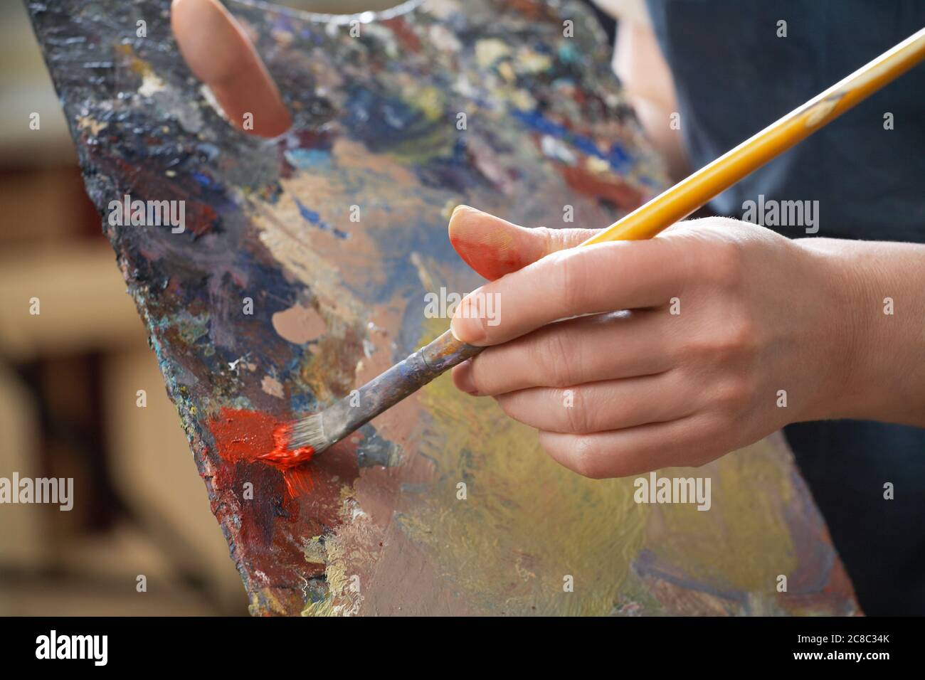 Woman hand close up painting Stock Photo - Alamy