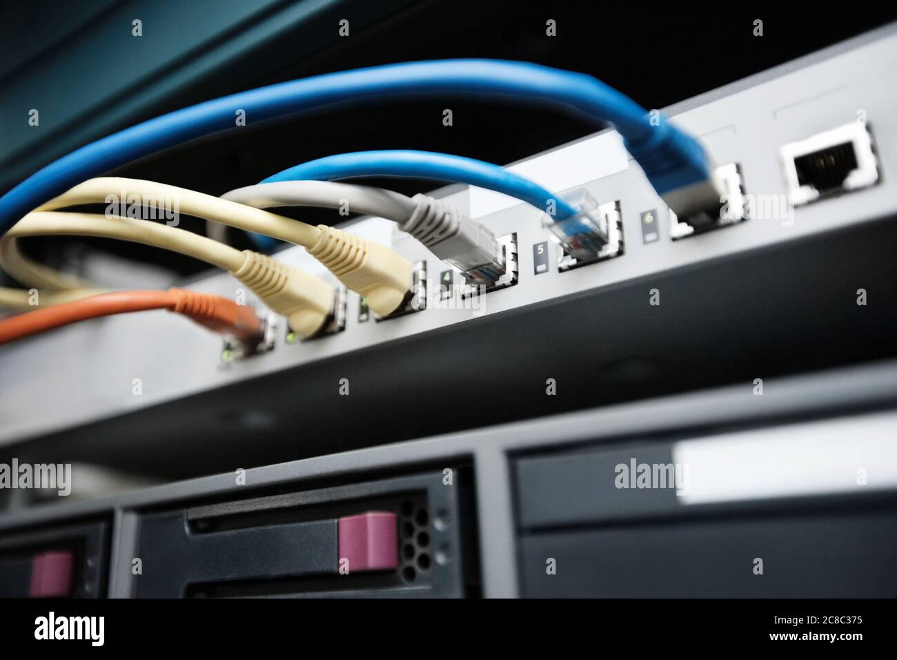 Computer servers mainframe hi-res stock photography and images - Alamy