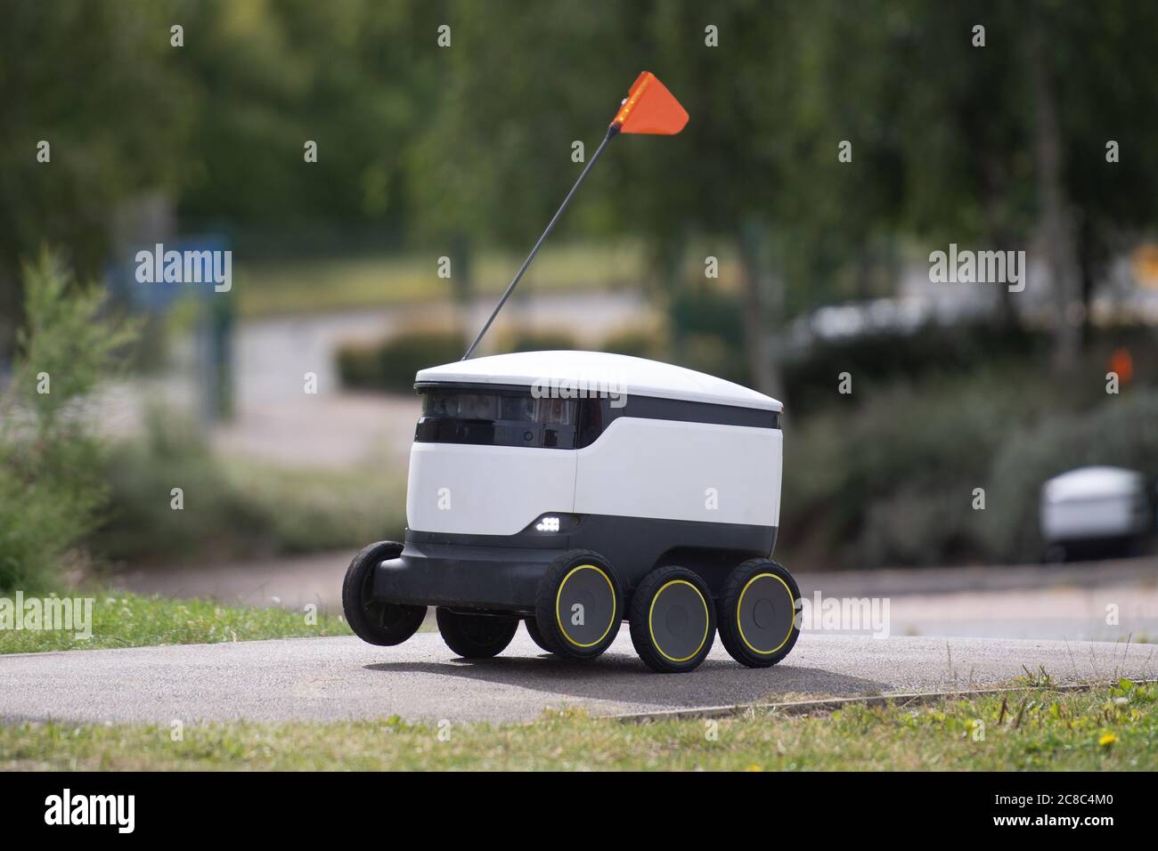 Starship robot hi-res stock photography and images - Alamy