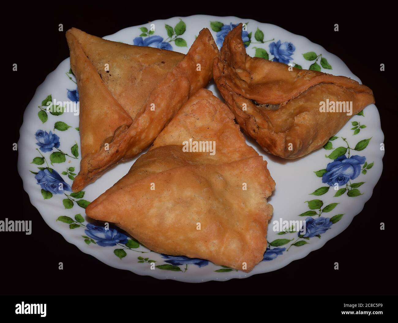 Traditional street food Samosa Stock Photo - Alamy