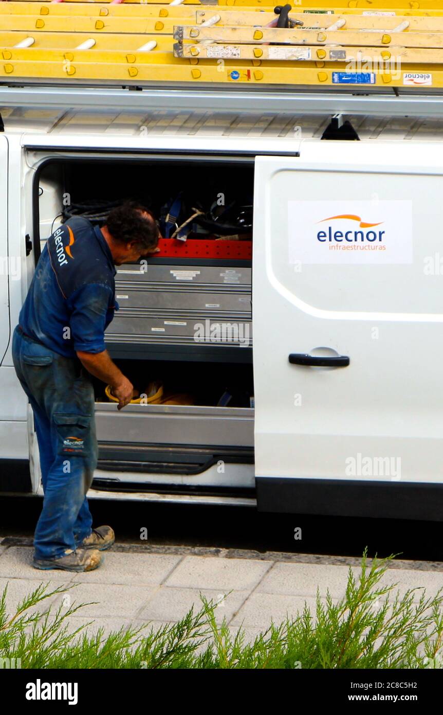 Electrician van hi-res stock photography and images - Alamy