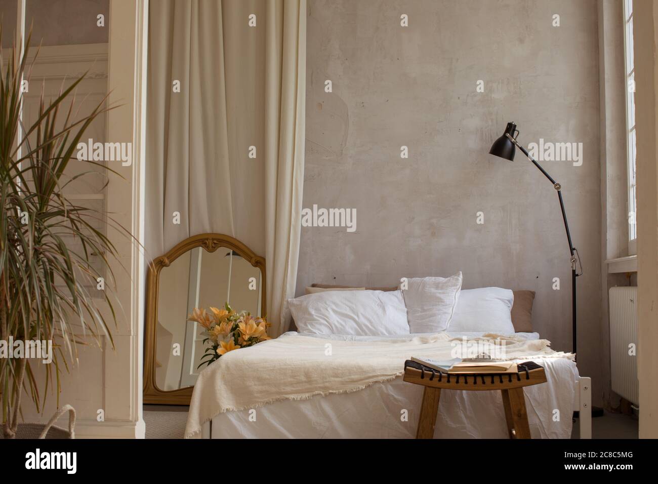 Empty bed hi-res stock photography and images - Alamy