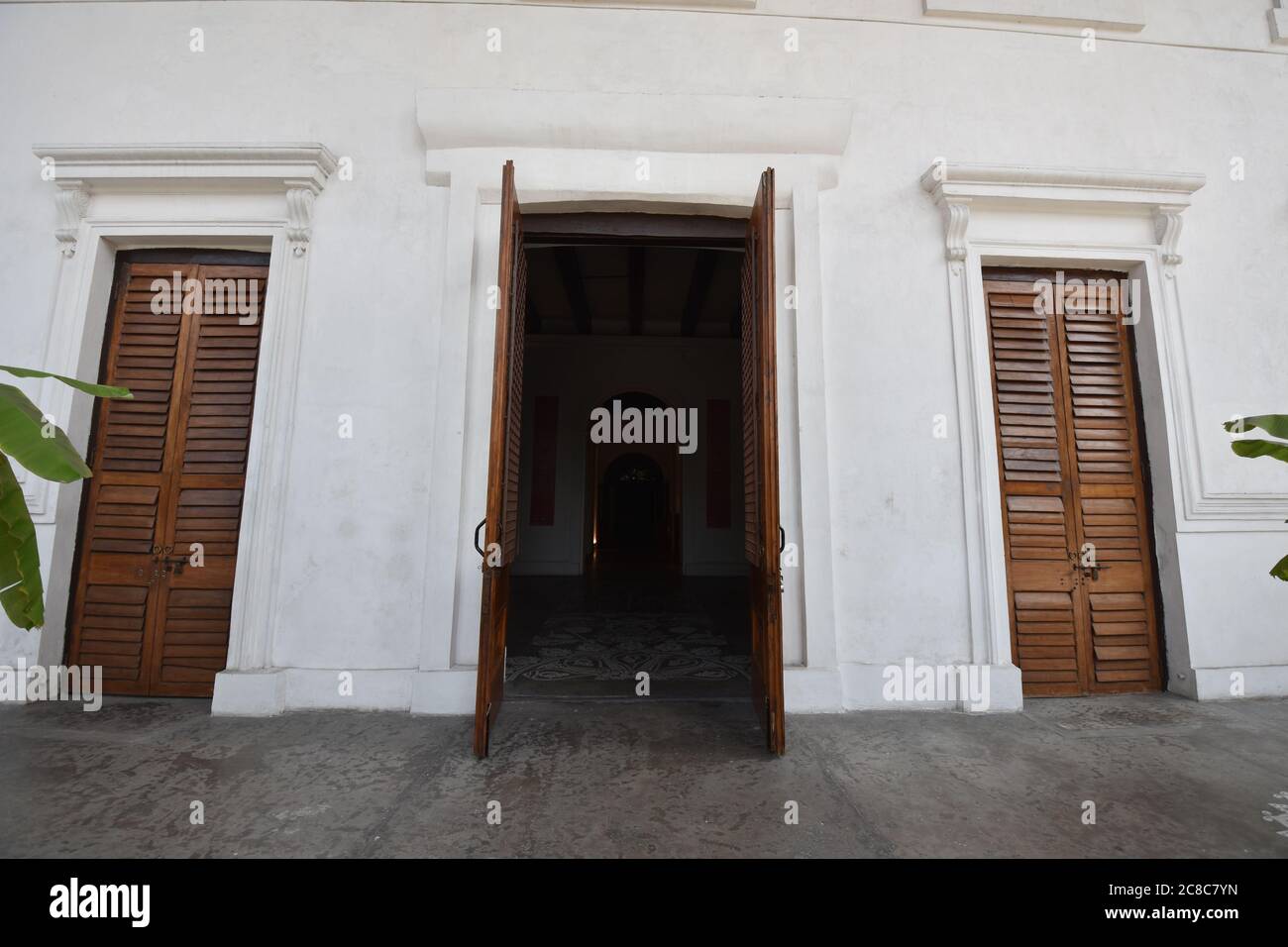 Western entrance. Metcalfe Hall. 12 Strand Road. Kolkata, West Bengal ...