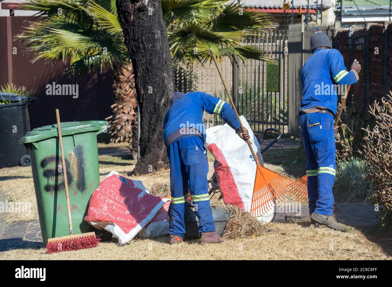 Unskilled labour hi-res stock photography and images - Alamy