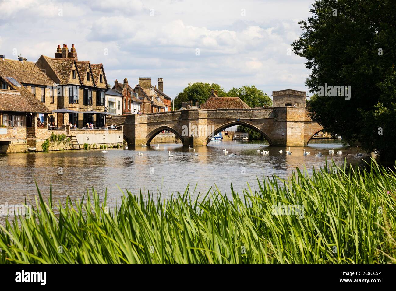 England medieval stone bridge hi-res stock photography and images - Alamy