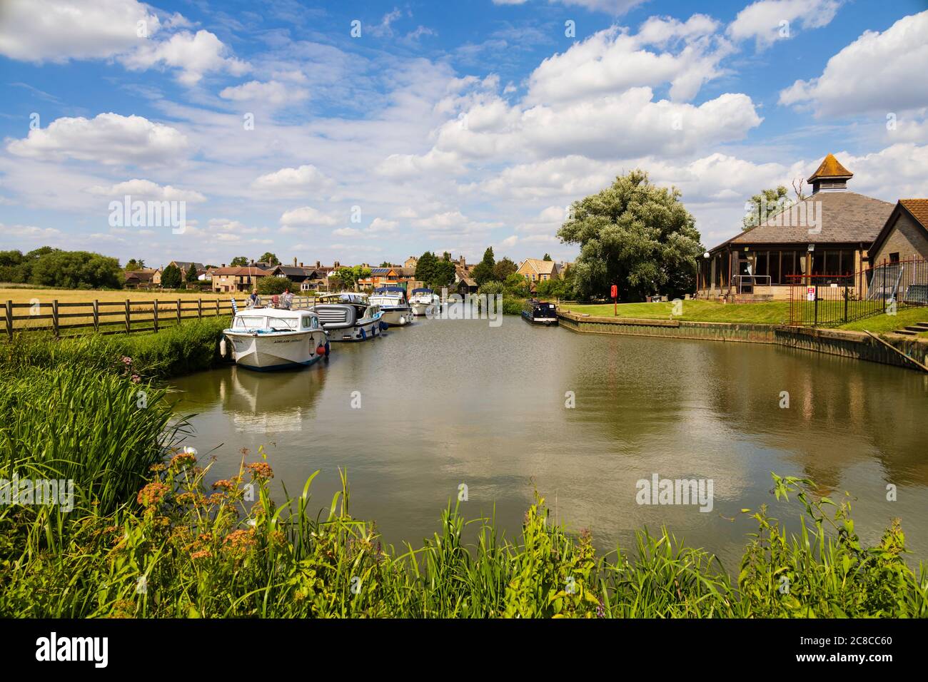British river people hi-res stock photography and images - Alamy