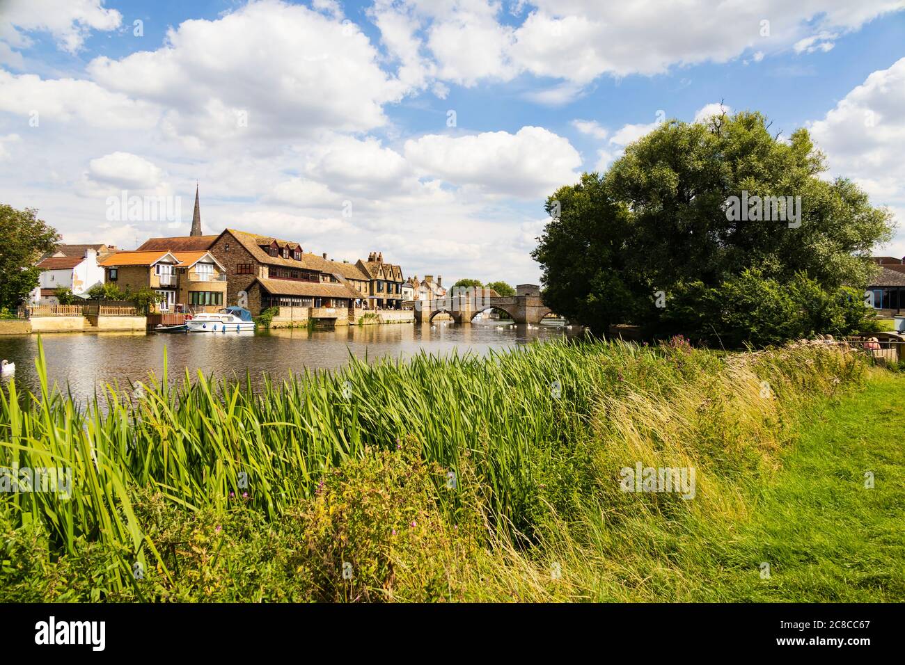 England medieval stone bridge hi-res stock photography and images - Alamy