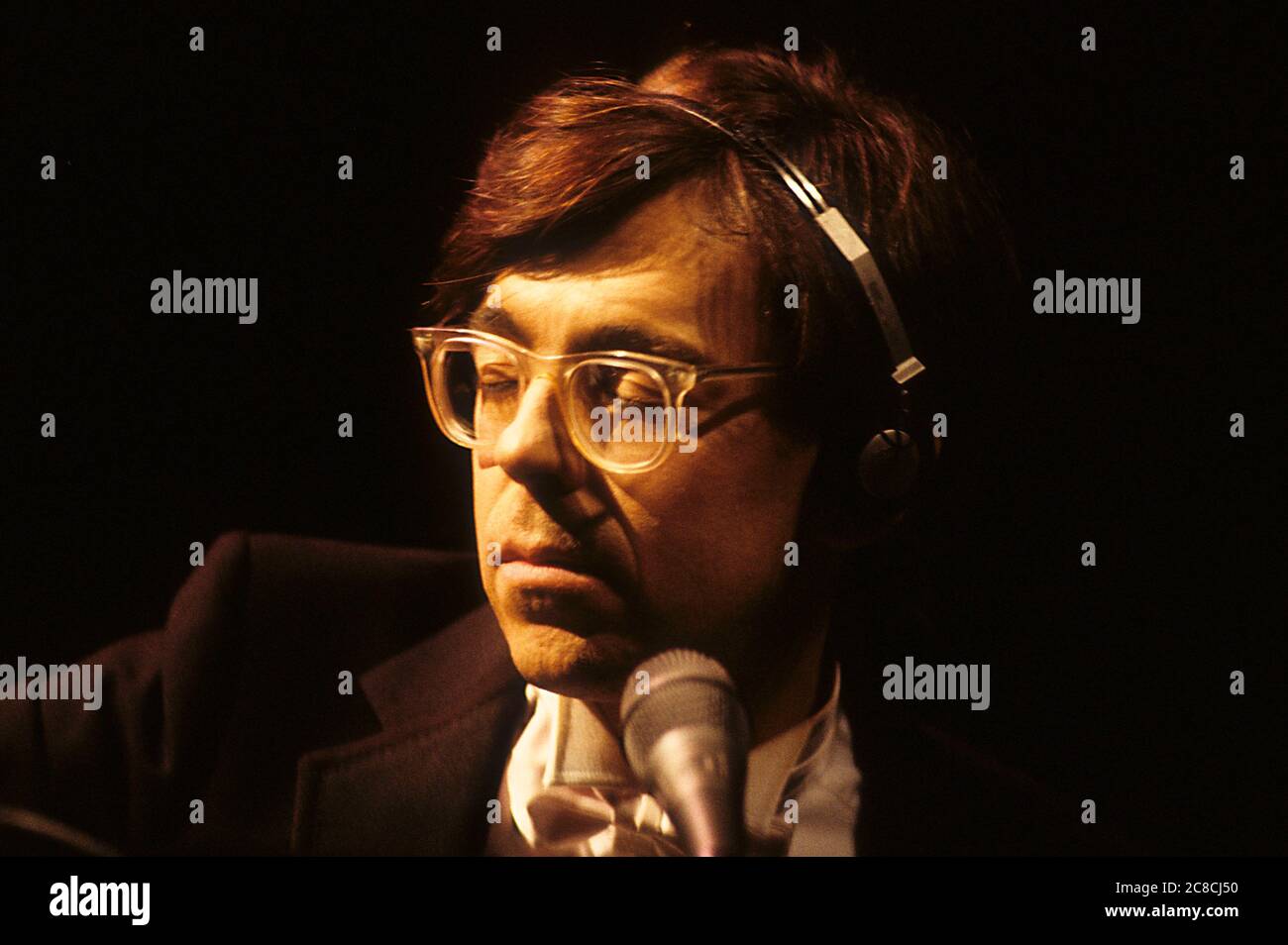 Simon Jeffes of the Penguin Cafe Orchestra live at the Mermaid Theater ...