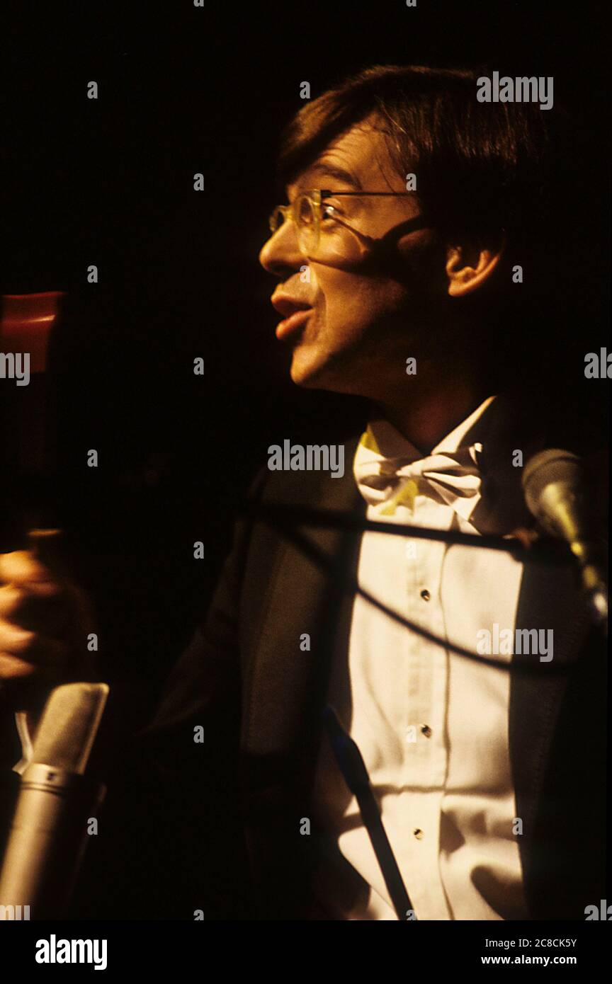 Simon Jeffes of the Penguin Cafe Orchestra live at the Mermaid Theater ...