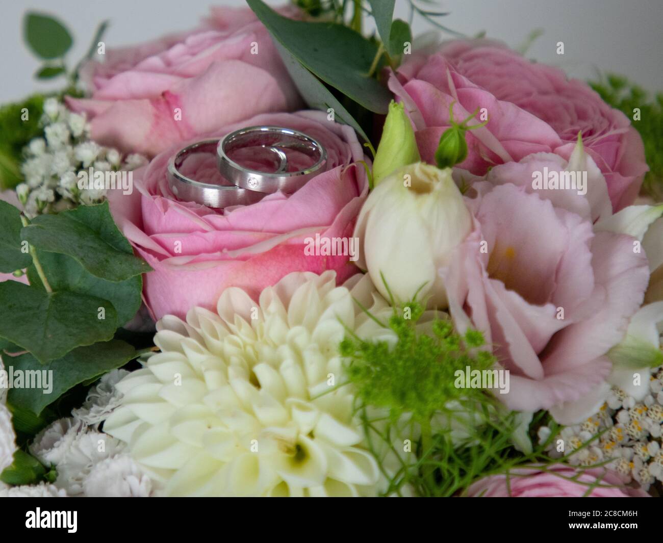 Ring on flower hi-res stock photography and images - Alamy