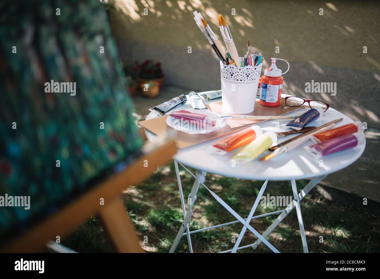 Brushes paint tubes hi-res stock photography and images - Alamy