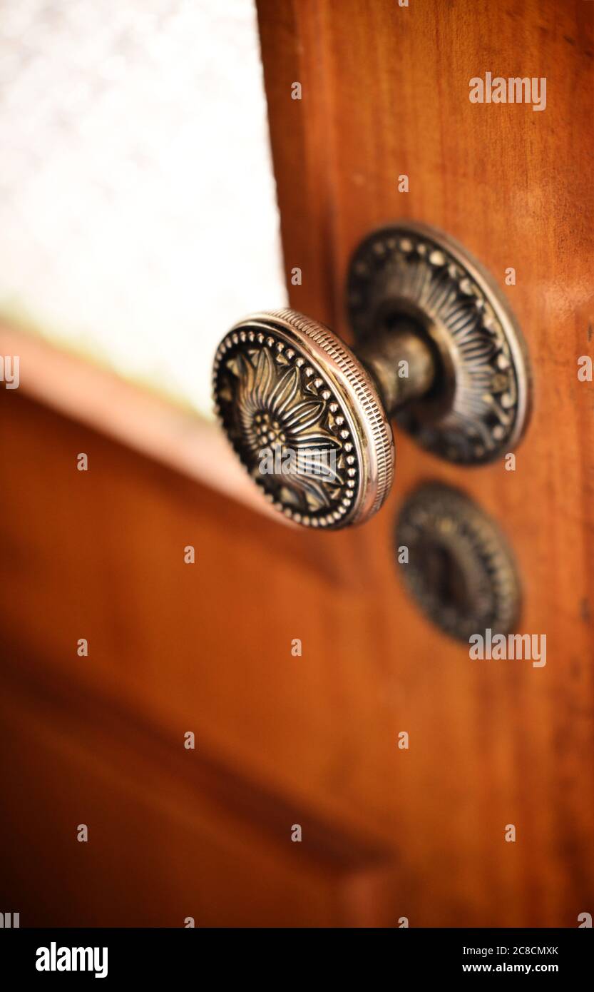 Ornate door handle hi-res stock photography and images - Alamy