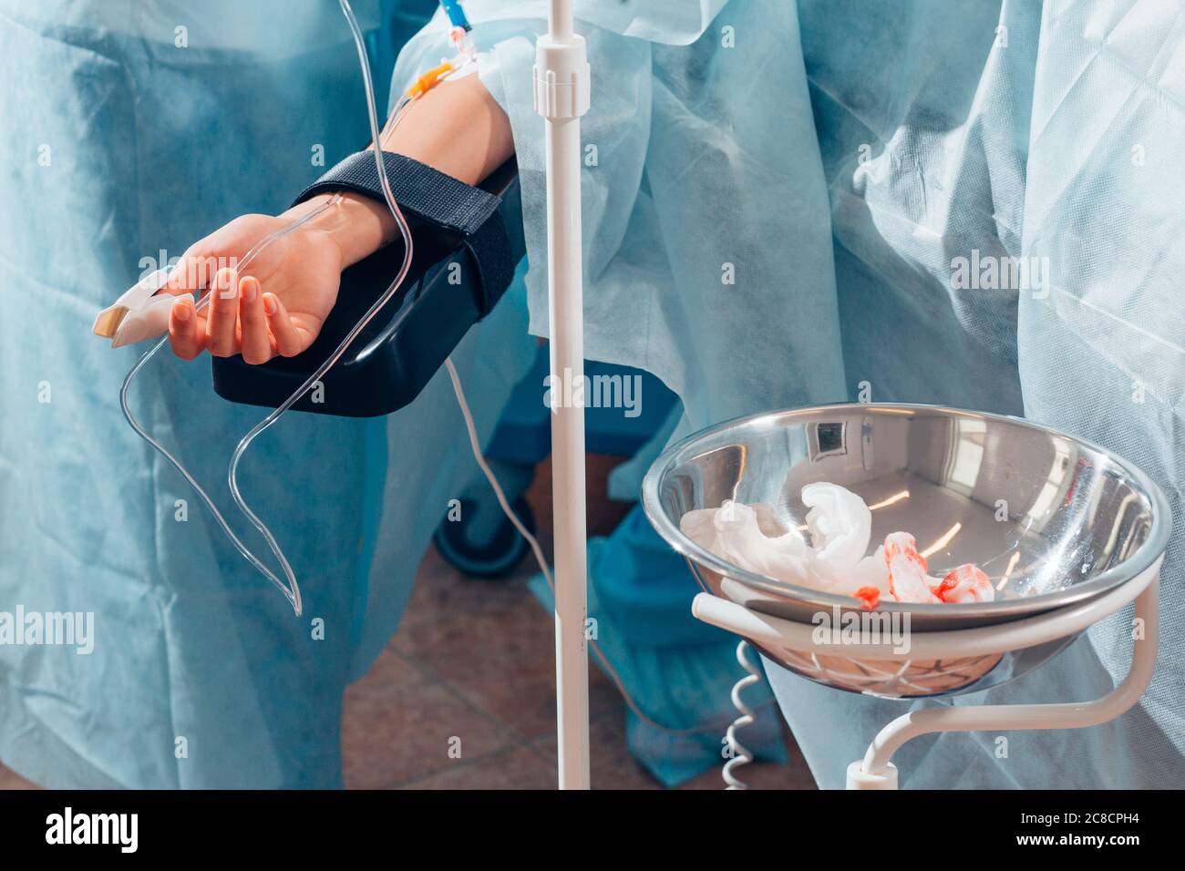 Patient lying on an operating table hi-res stock photography and images ...