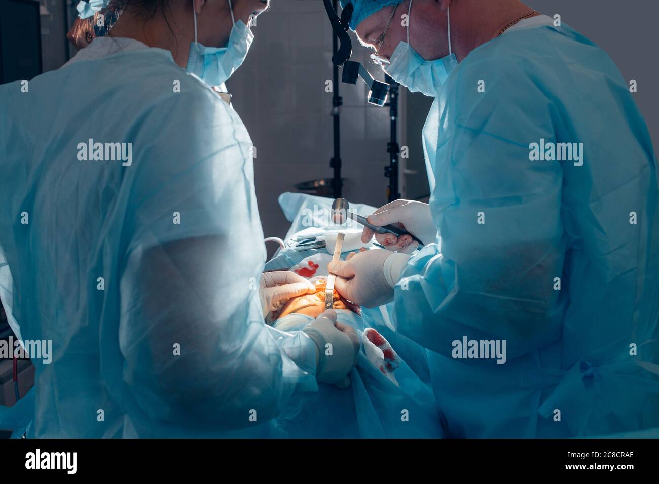 Anaesthetist operating theatre hi-res stock photography and images - Alamy