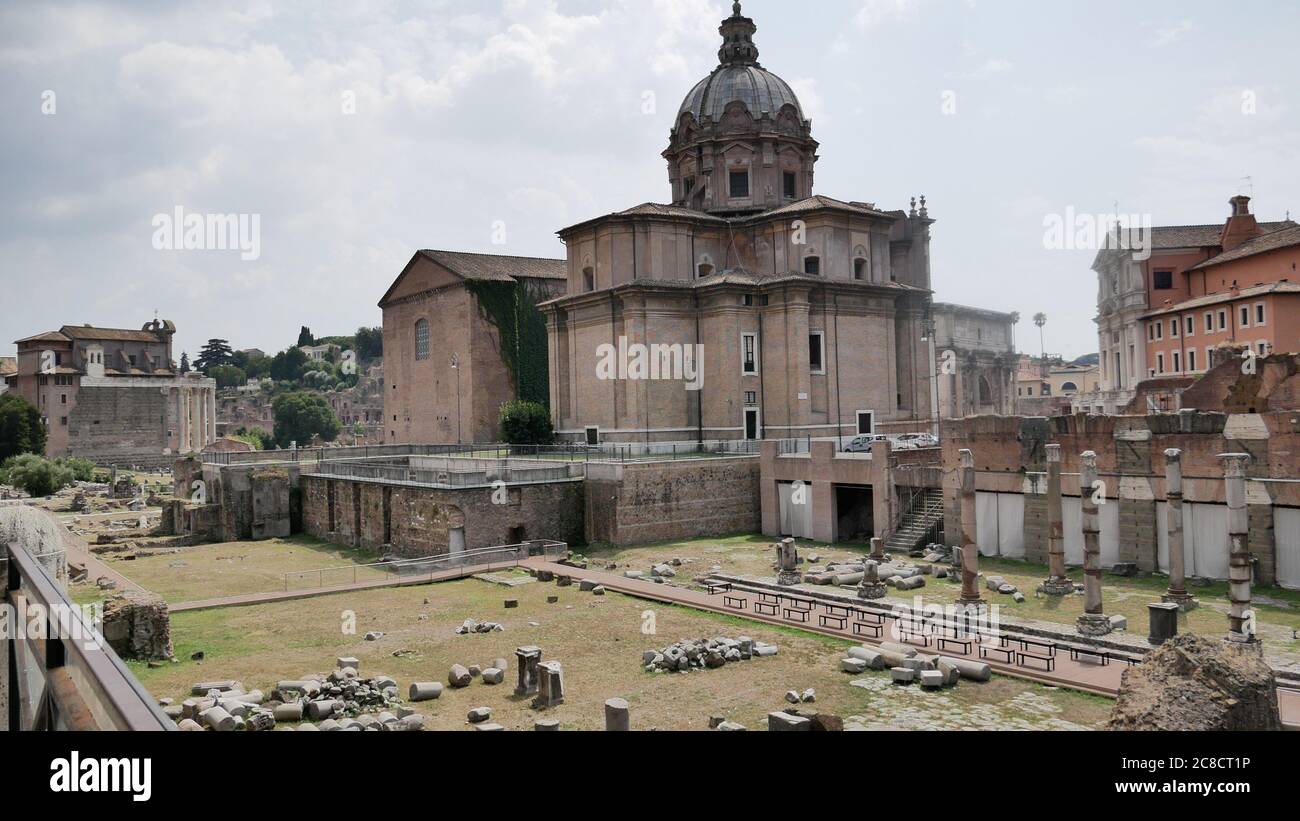 Roman historic buildings hi-res stock photography and images - Alamy