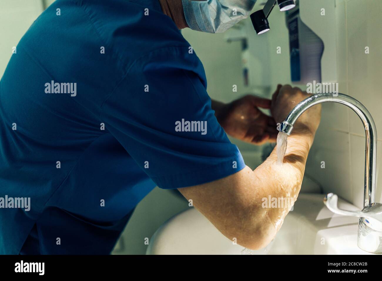 Close Up Of Medical Staff Washing Hands Stock Photo - Alamy