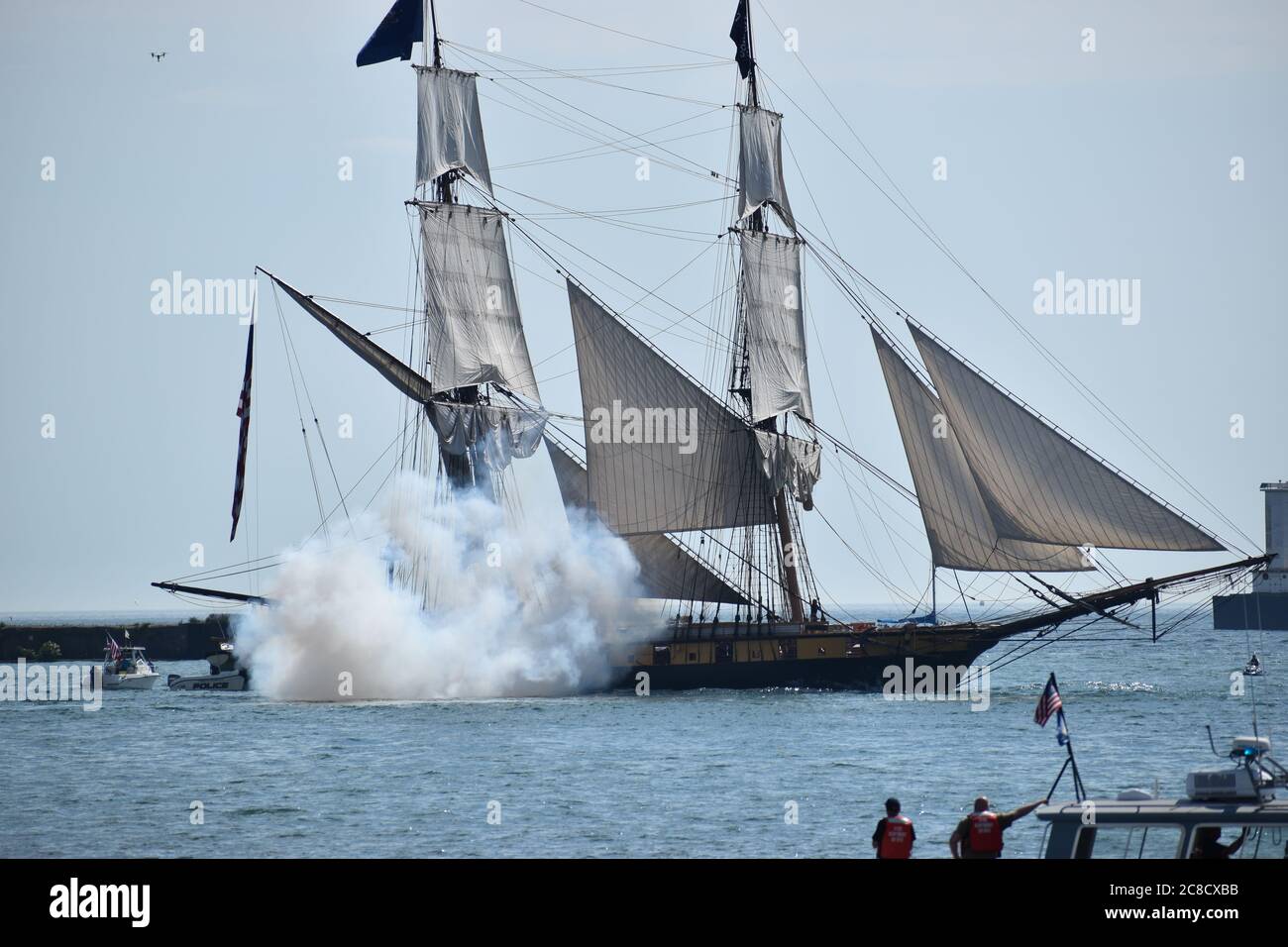 Old ship cannon fire hi-res stock photography and images - Alamy