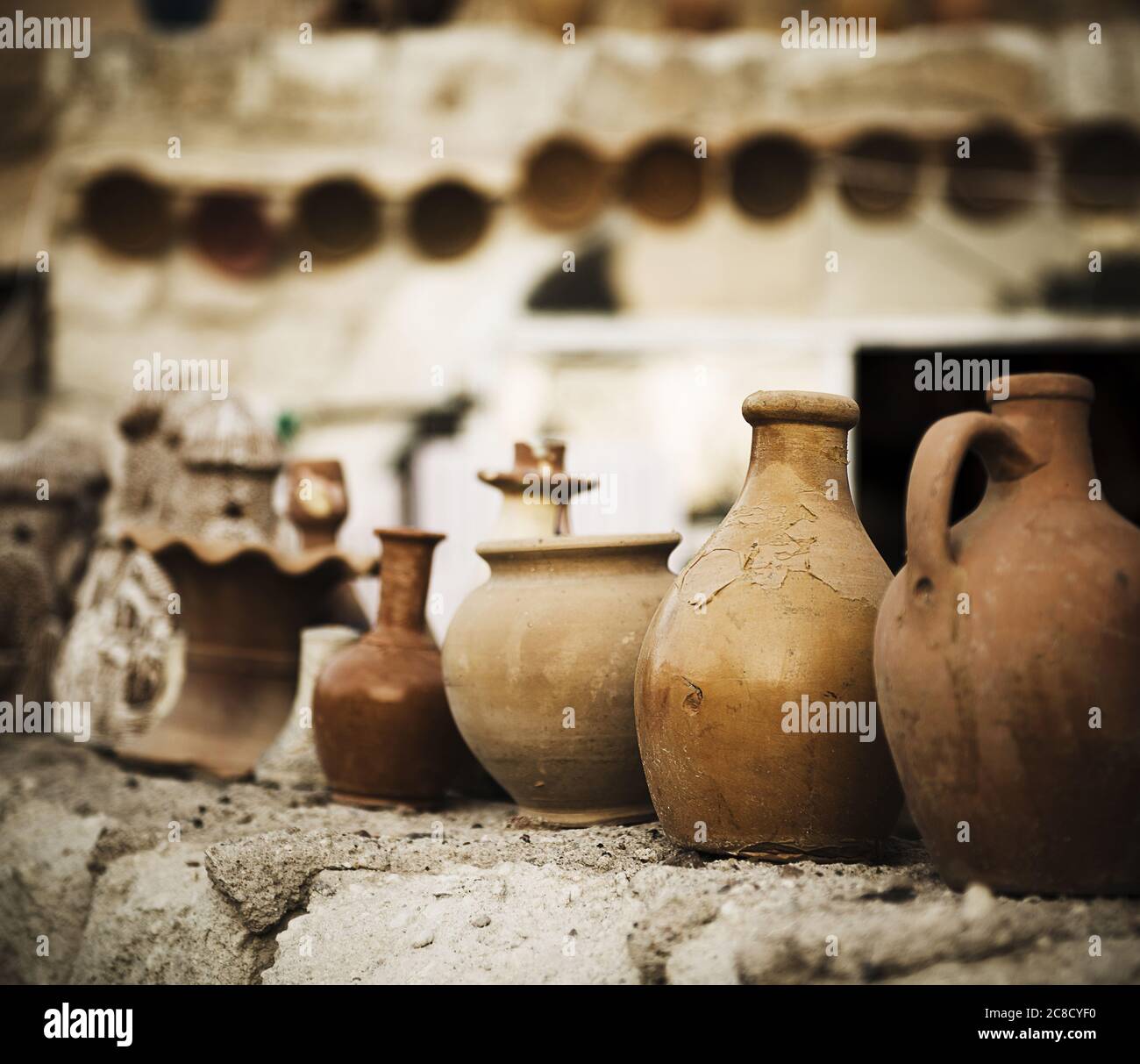 Old terracotta pot display hi-res stock photography and images - Alamy
