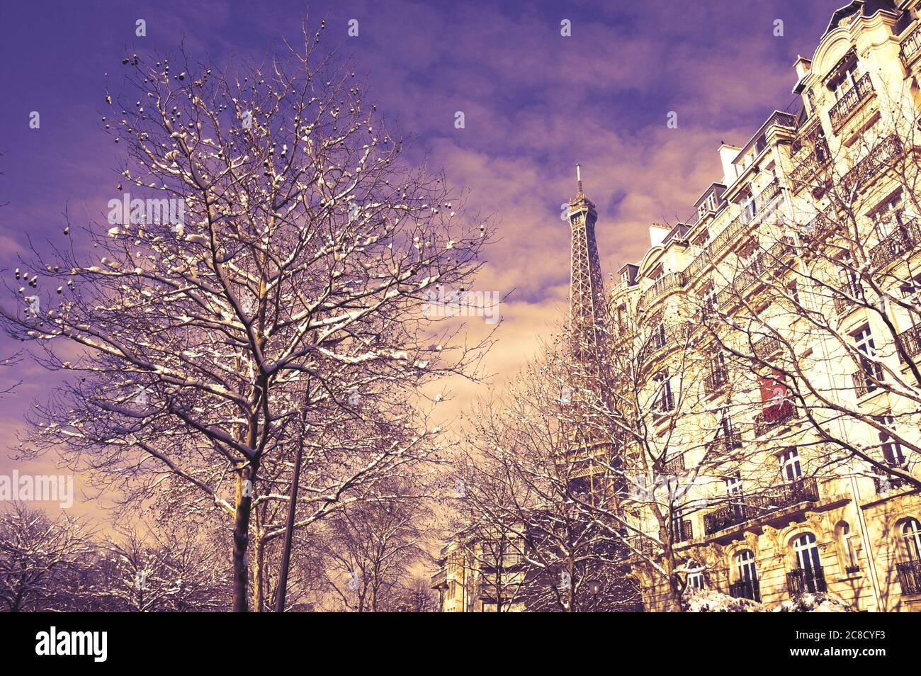 Eiffel tower under snow hi-res stock photography and images - Alamy