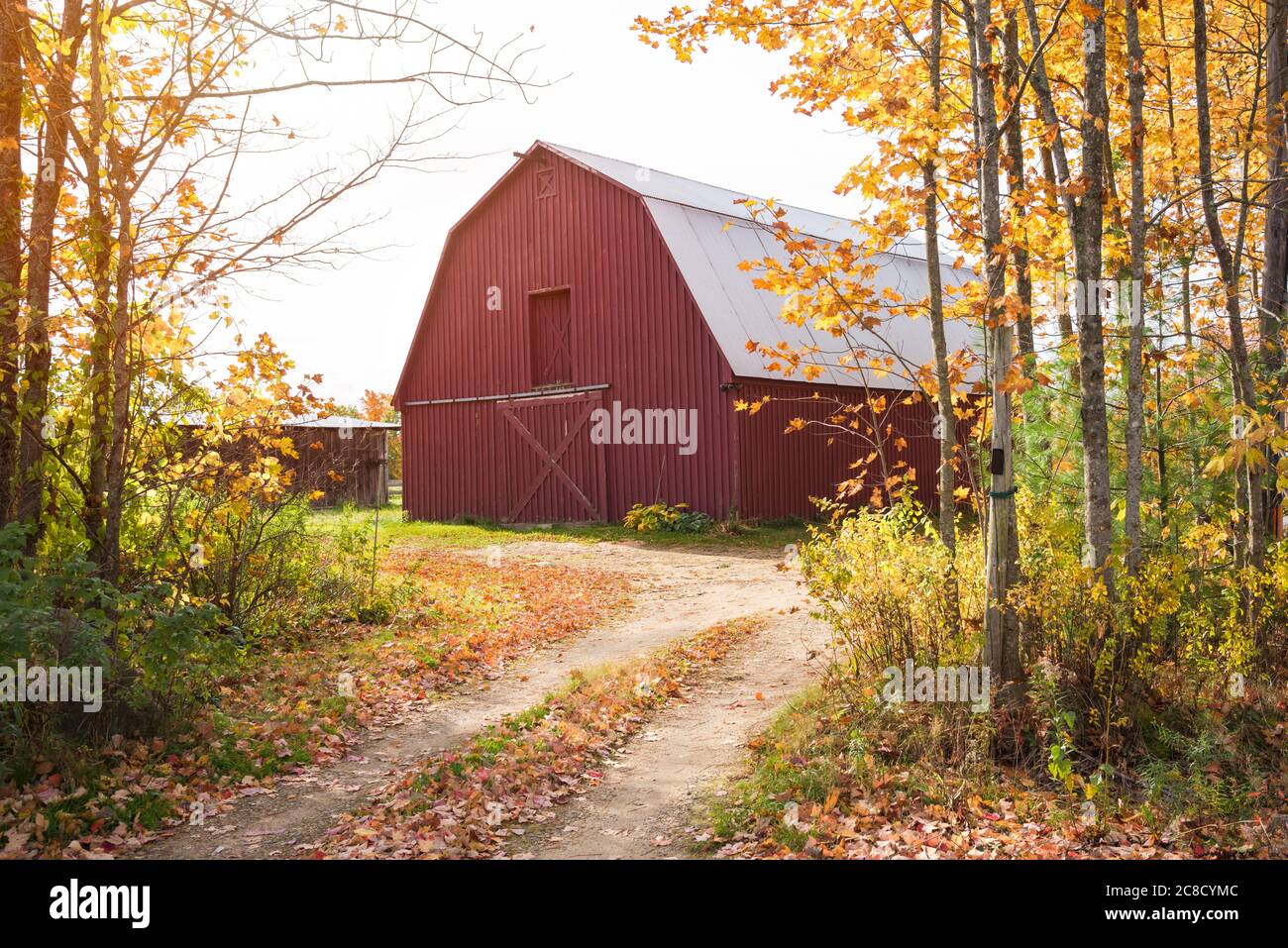 Red barn in new hampshire hi-res stock photography and images - Alamy