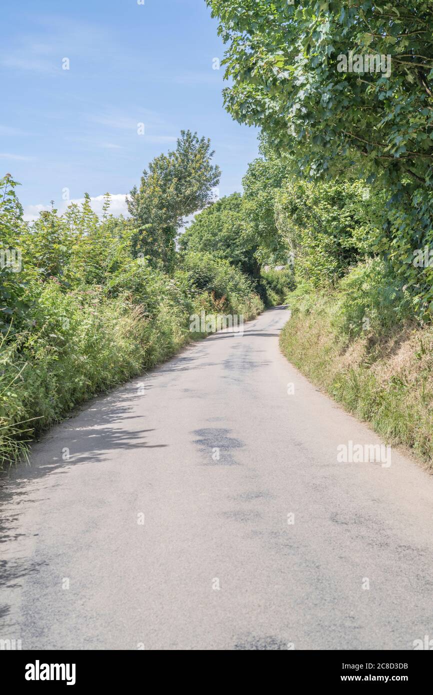 Road bending around a corner hi-res stock photography and images - Alamy