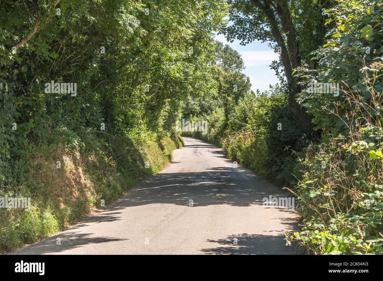 Road bending around a corner hi-res stock photography and images - Alamy