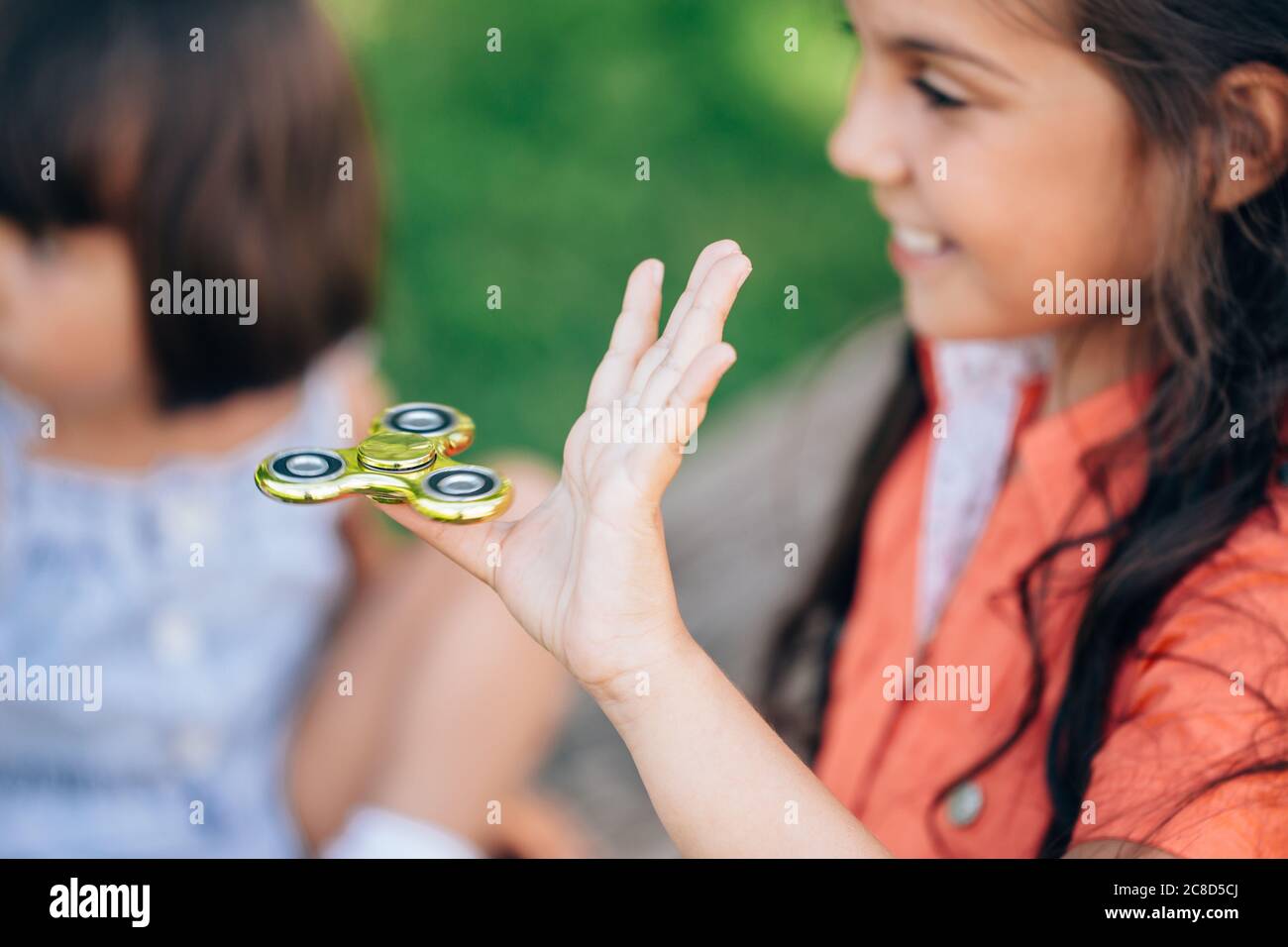 Kids posing with their fidget spinners outdoor Stock Photo - Alamy