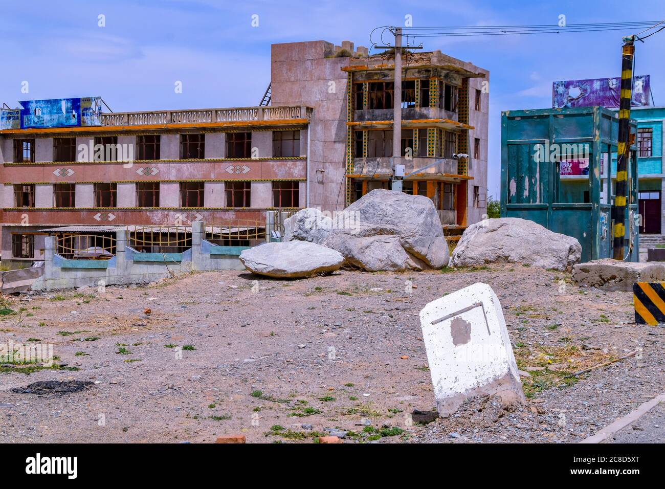 Abandoned buildings building china hi-res stock photography and images ...
