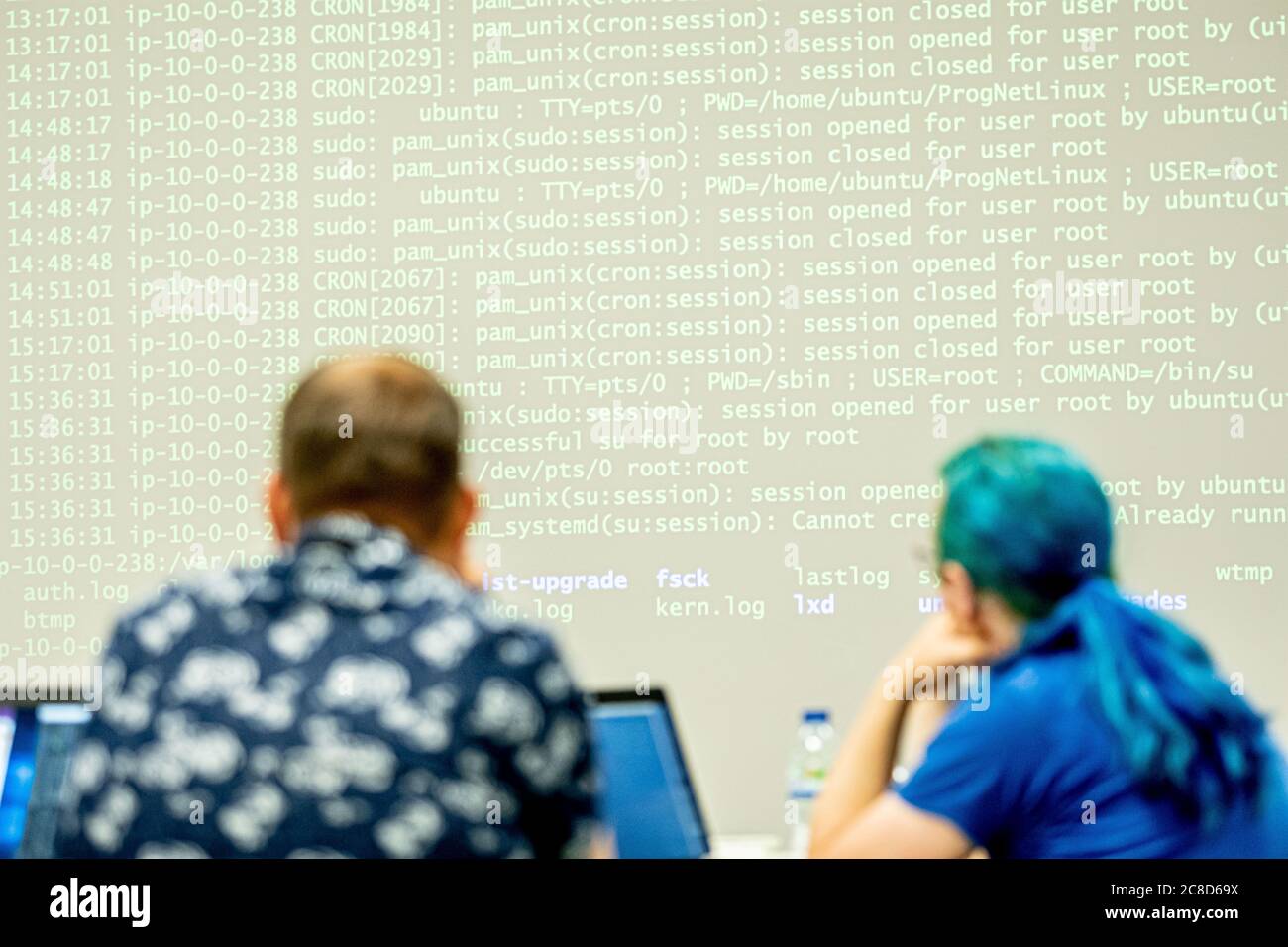 Audience applauding at school hi-res stock photography and images - Alamy