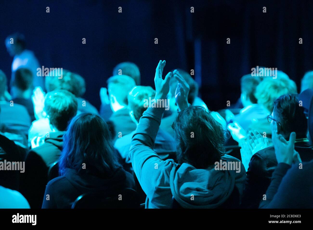 Applause hi-res stock photography and images - Alamy
