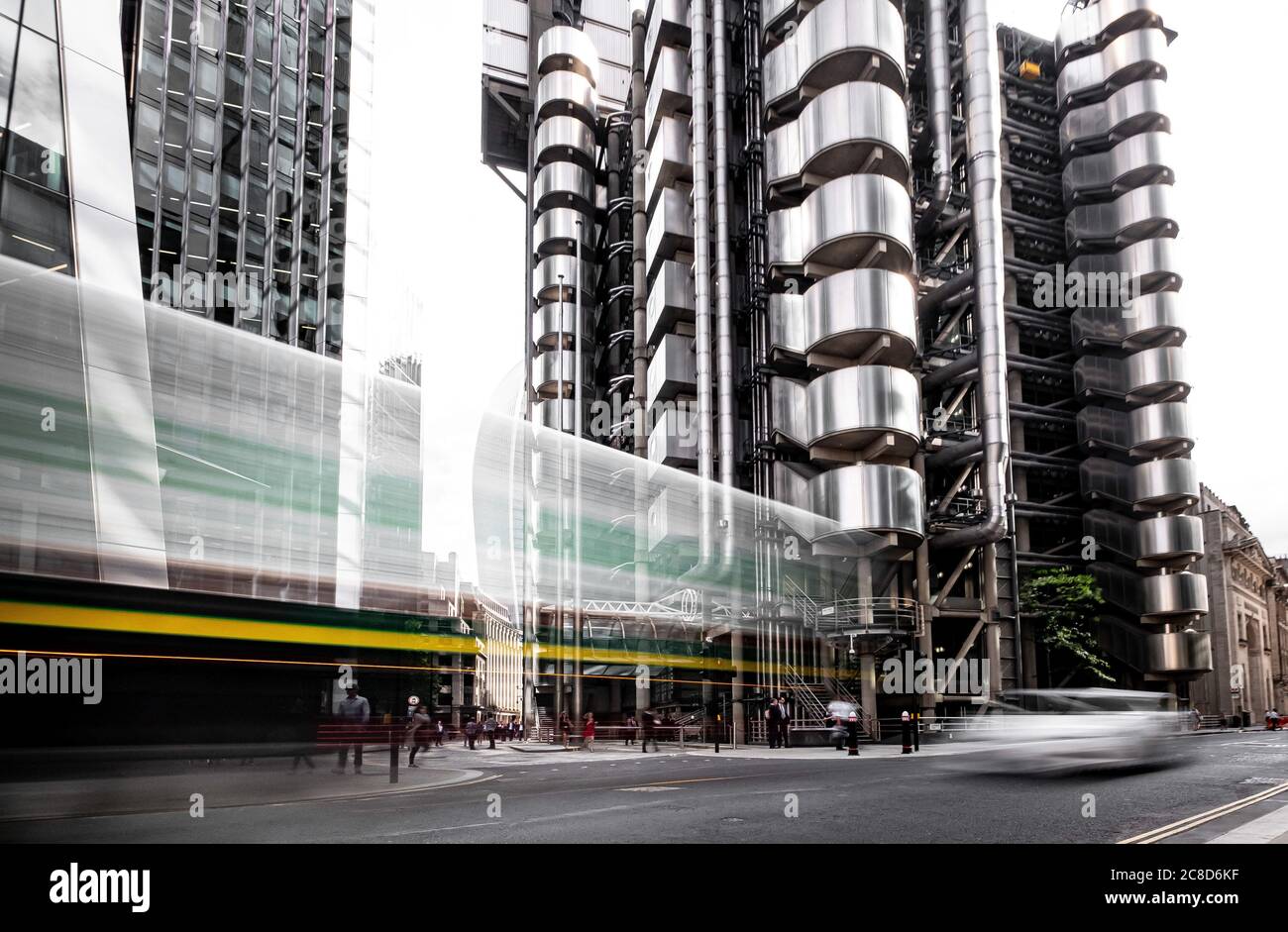 Traffic Moving Fast In front of Lloyds of London Building, City of ...