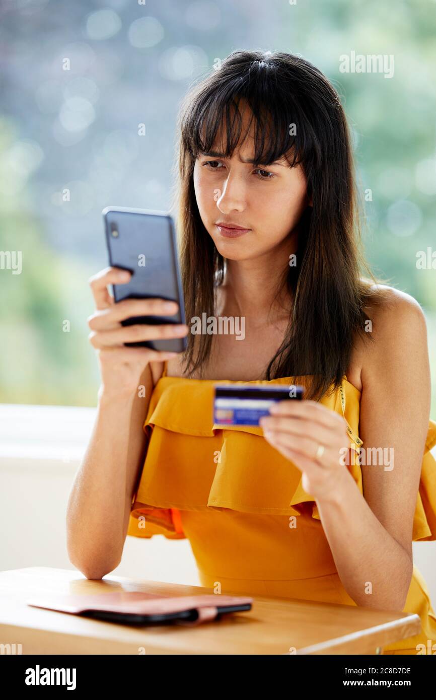 Look app hi-res stock photography and images - Alamy