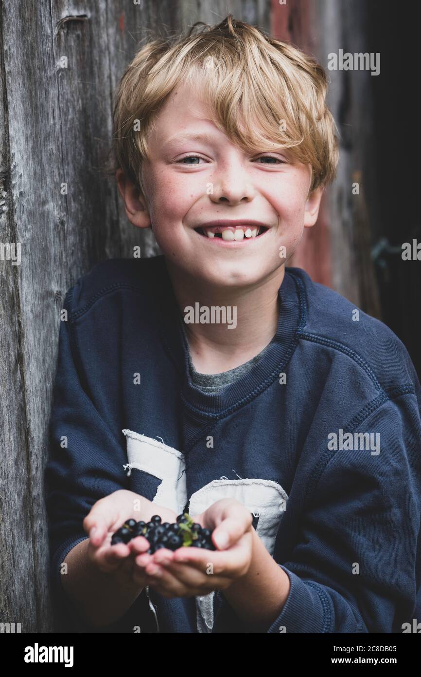 Portrait of a child with wild blueberries Stock Photo - Alamy
