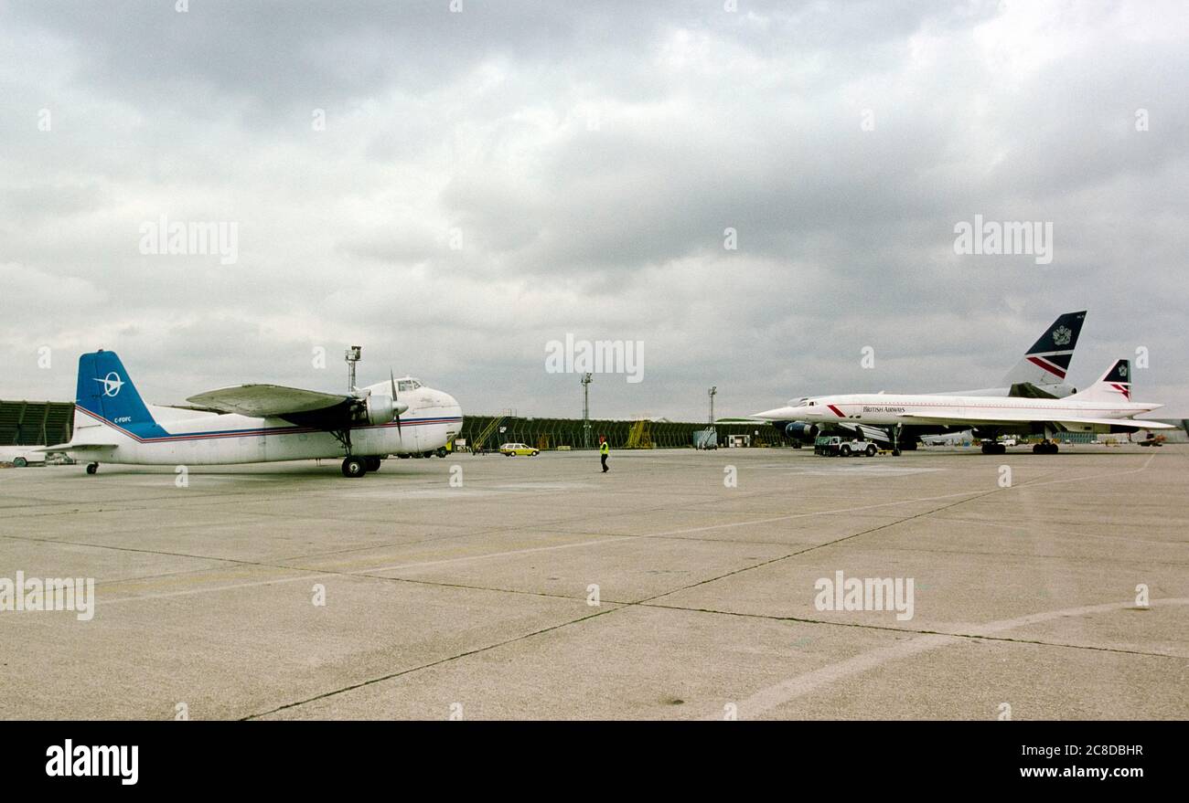 A Bristol 170 Freighter 31 registration C-FDFC taxi-ing from the ...