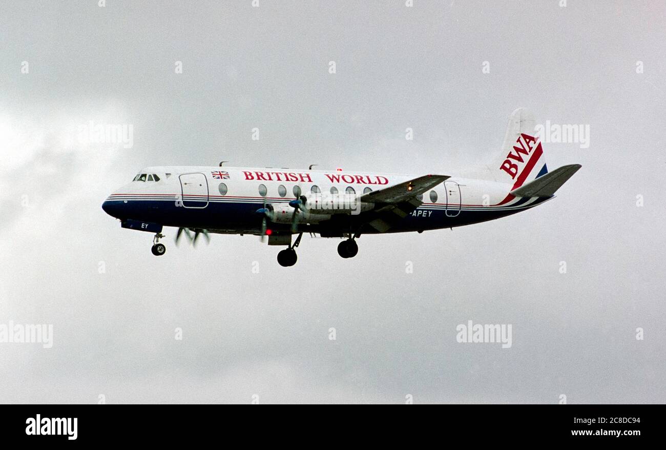 The last Vickers Viscount to carry passengers leaving London's Heathrow ...