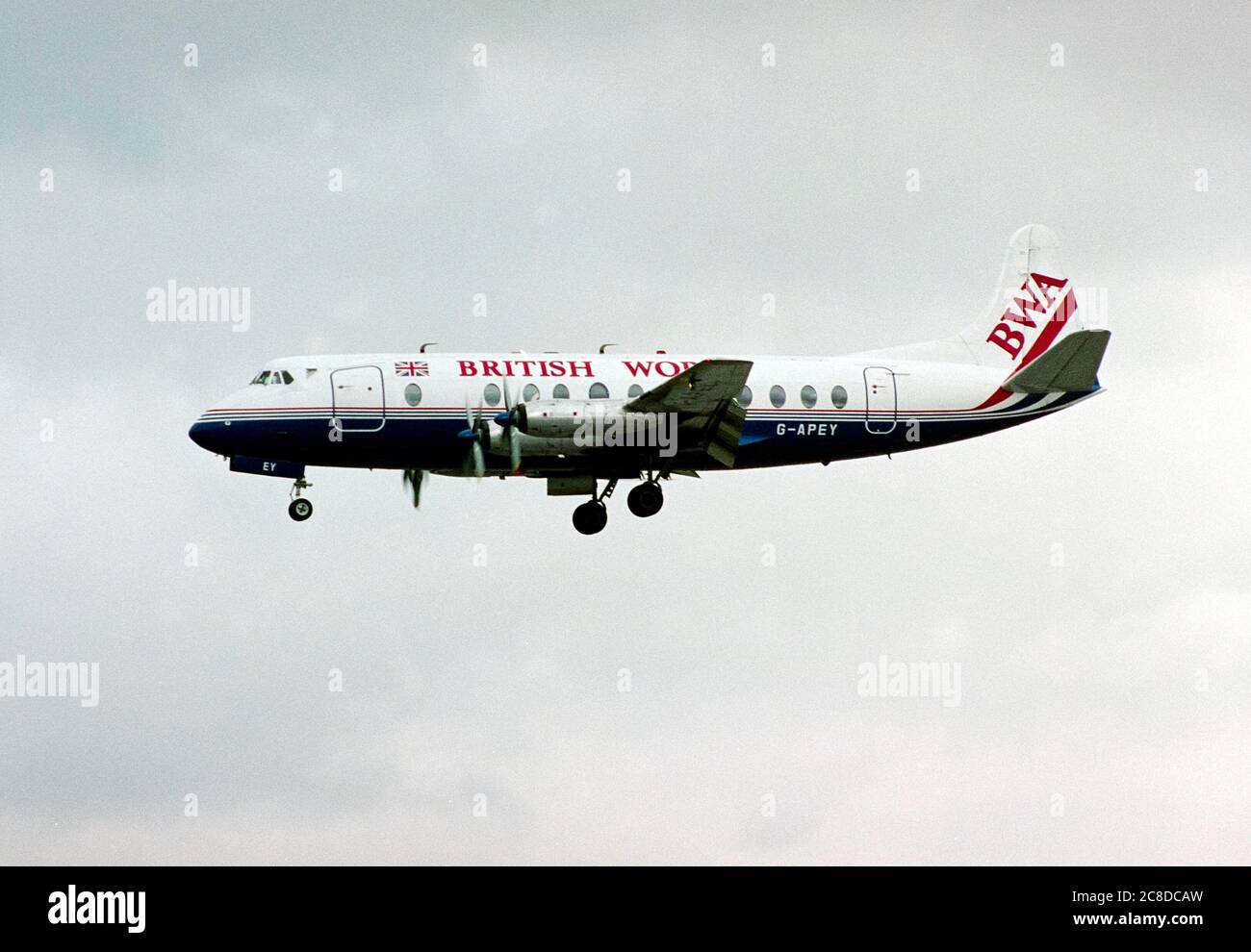 The last Vickers Viscount to carry passengers leaving London's Heathrow ...