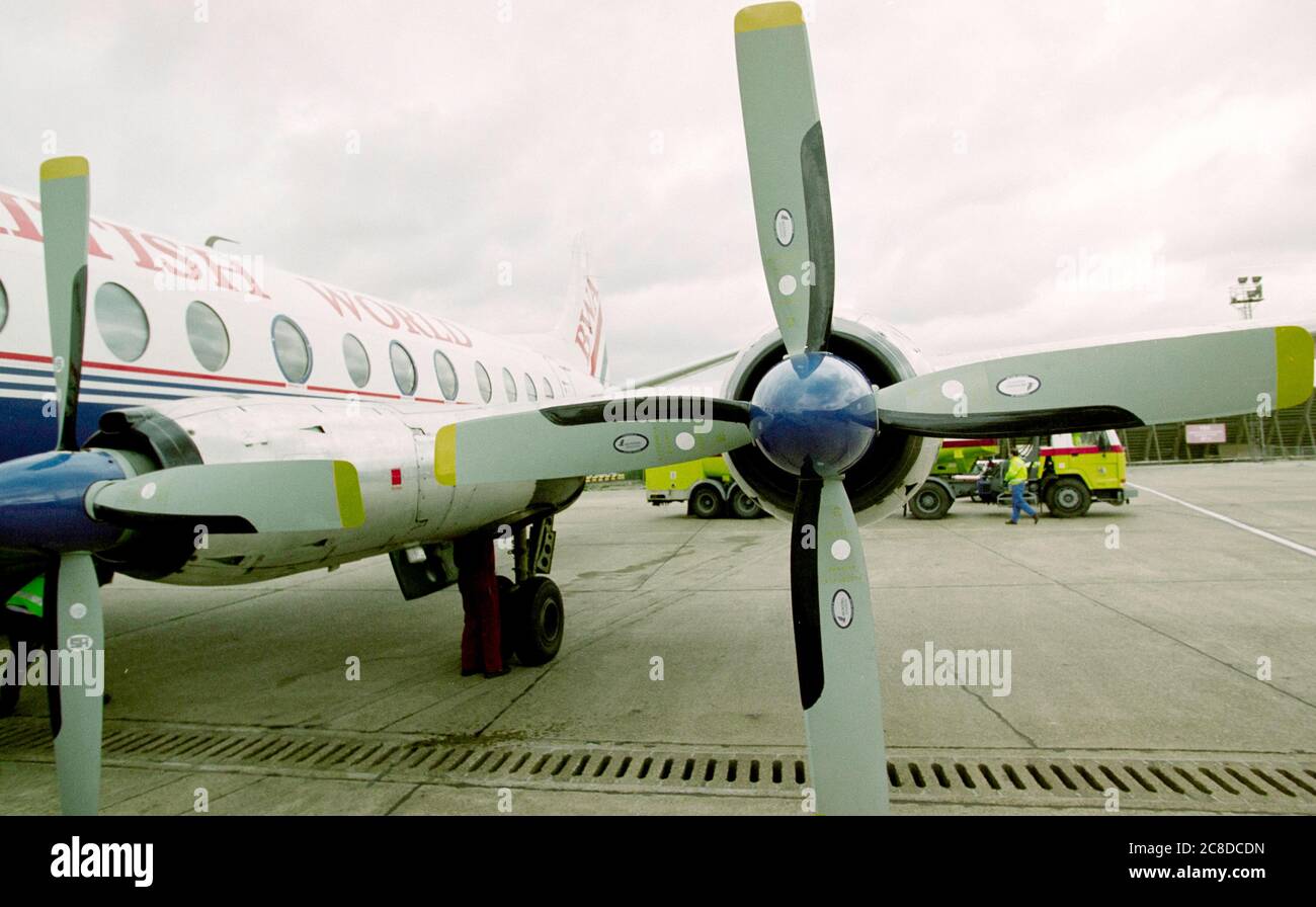 The last Vickers Viscount to carry passengers leaving London's Heathrow ...
