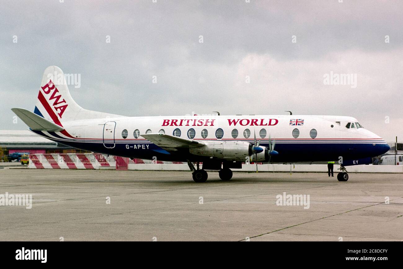 The last Vickers Viscount to carry passengers leaving London's Heathrow ...