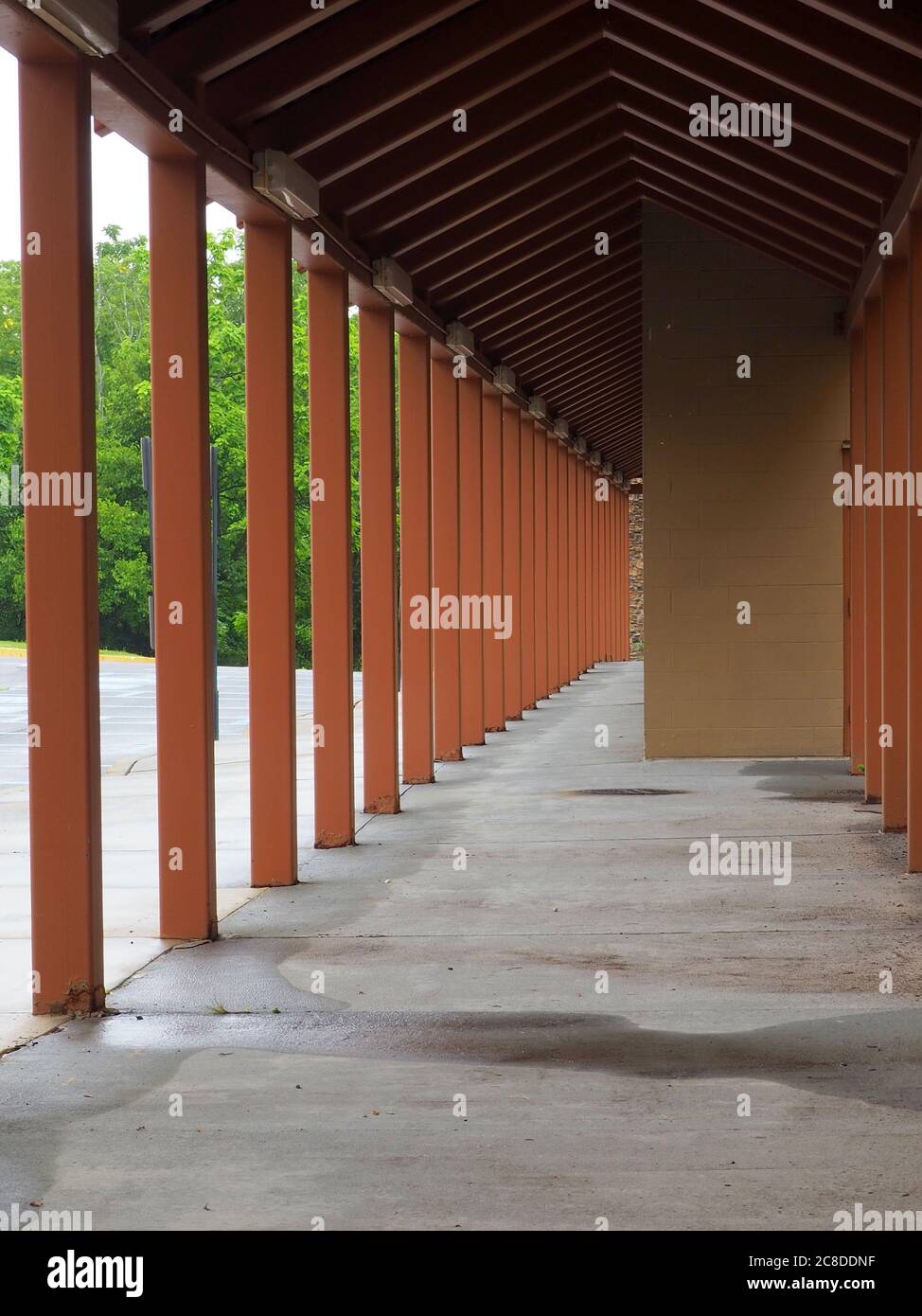 Pillars building hi-res stock photography and images - Alamy