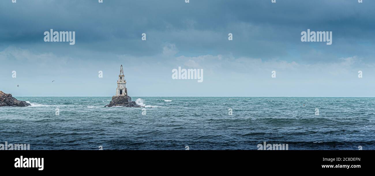 North of england lighthouse storm hi-res stock photography and images ...