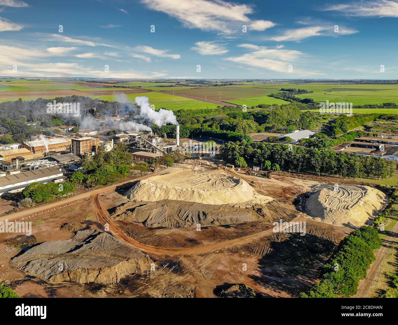 Sugarcane processing plant refinery hi-res stock photography and images ...
