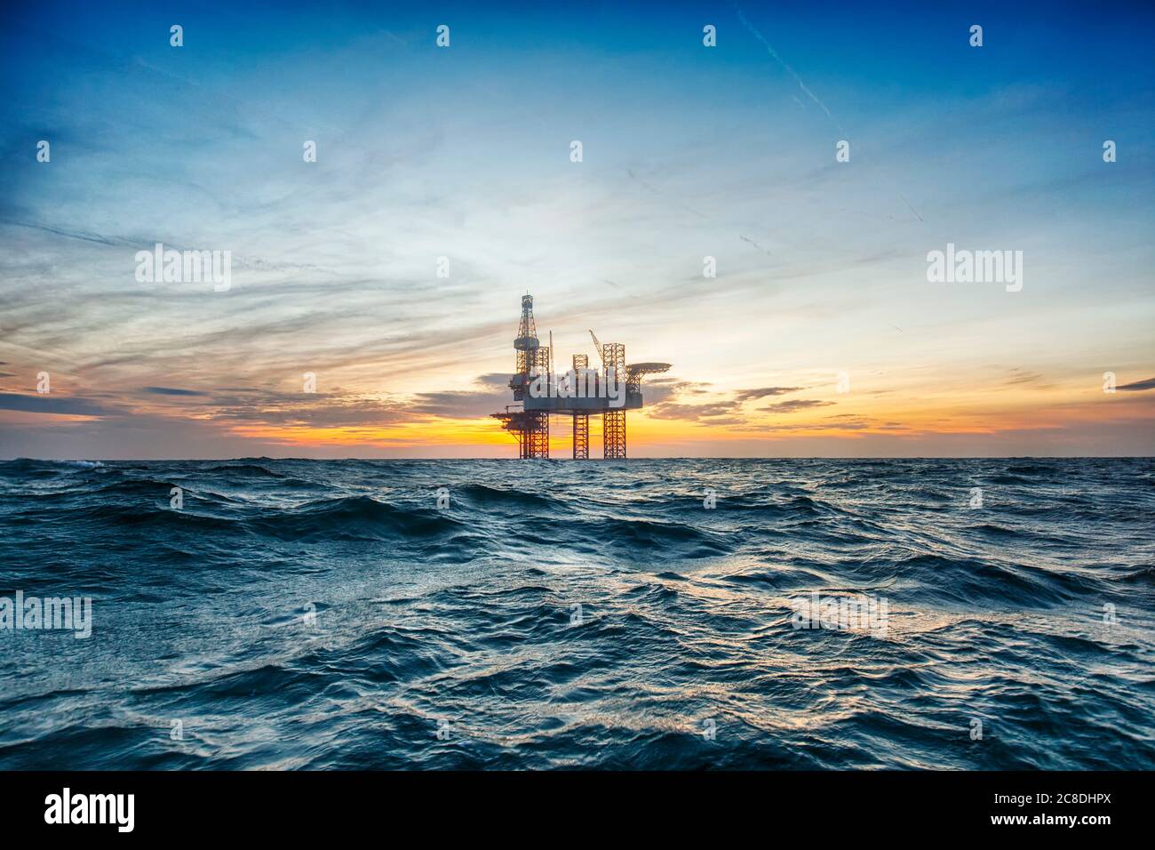 Jack up oil rig hi-res stock photography and images - Alamy